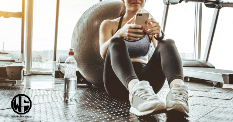 Proper Phone Etiquette at the Gym: The Dos and Don’ts