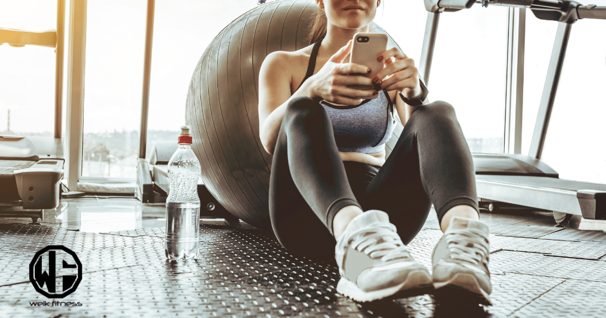 Proper Phone Etiquette at the Gym: The Dos and Don’ts